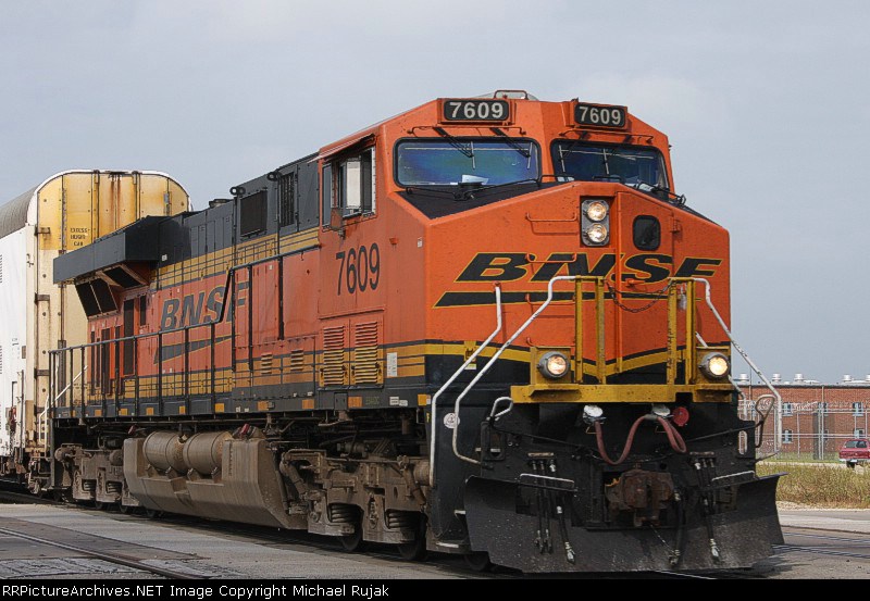 BNSF 7609
